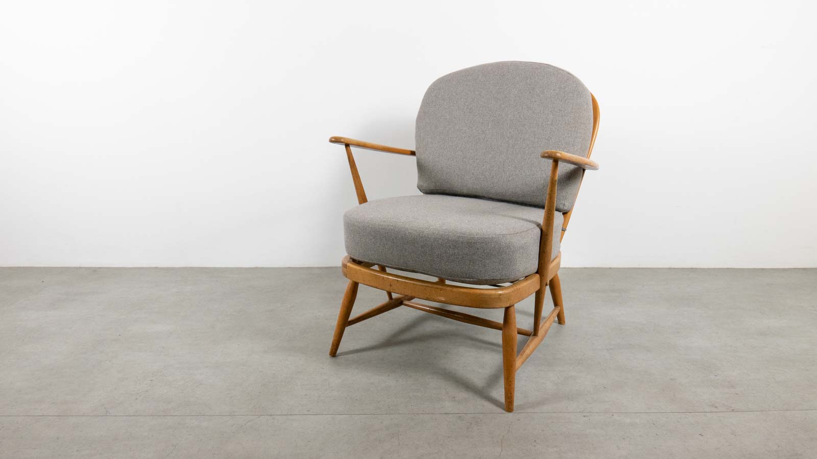 EBTD | Vintage Ercol 334 Armchair with Short Backrest – everythingbutthedog
